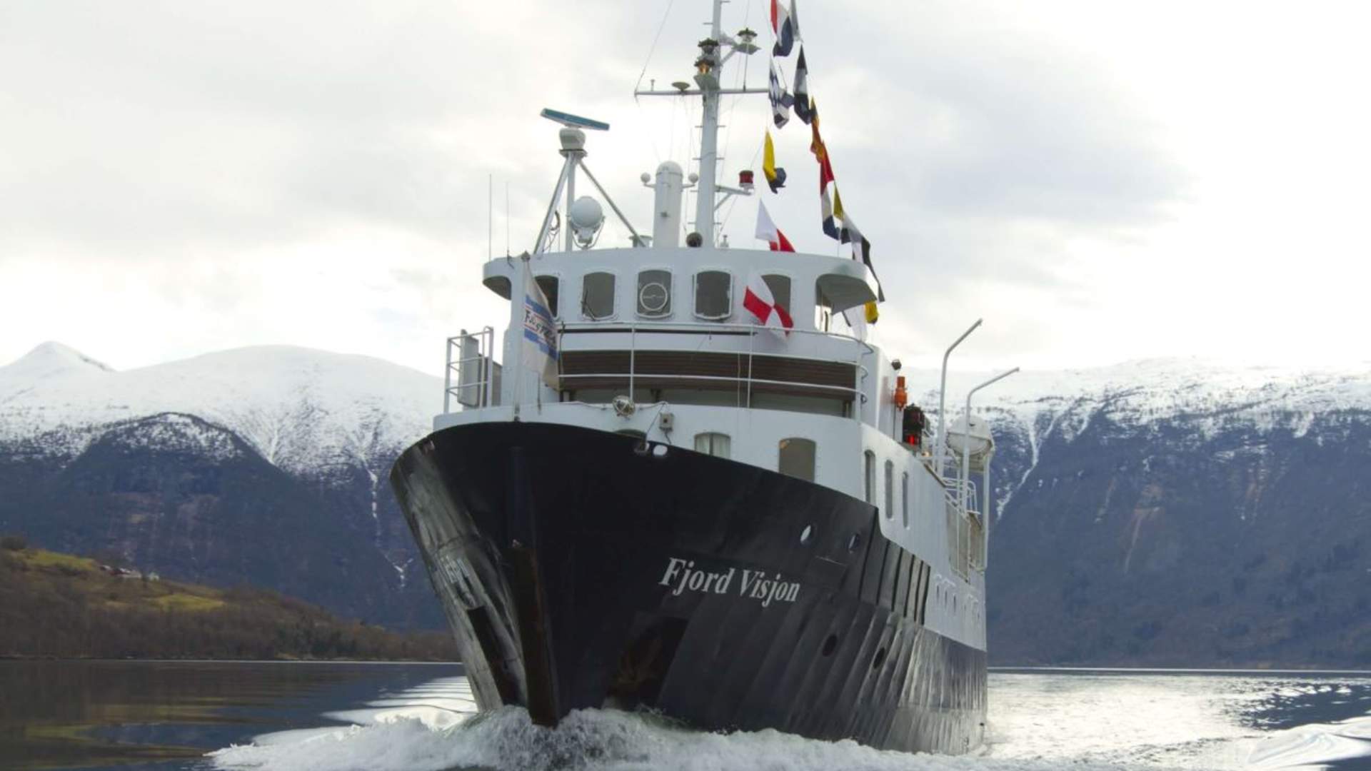 Polar Expedition Cruise - Morgenavgang | Sailing & Boat Activities | Tromsø | Norway