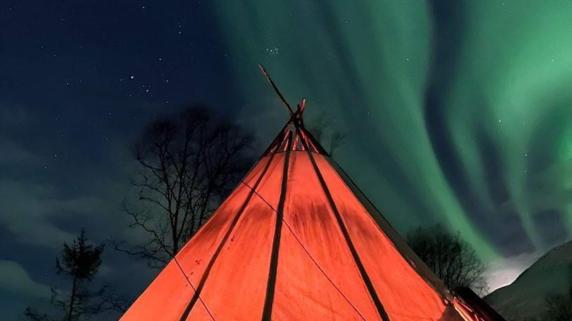 Overnight experience in glass igloo