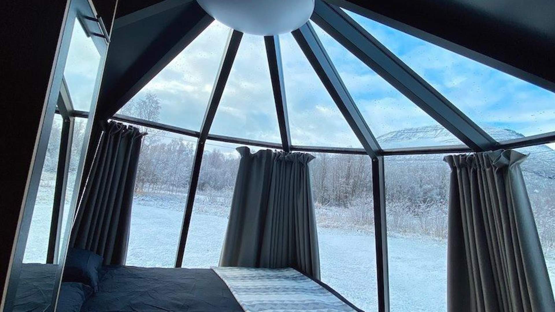 Overnight experience in glass igloo