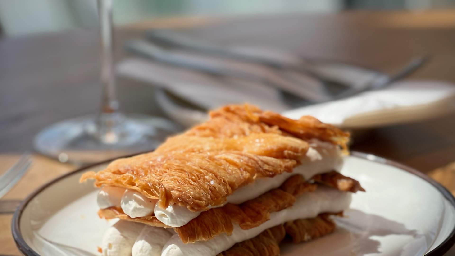 MUNCH: Bistro Tolvte & Kranen | Pubs & Bars | Oslo | Norway