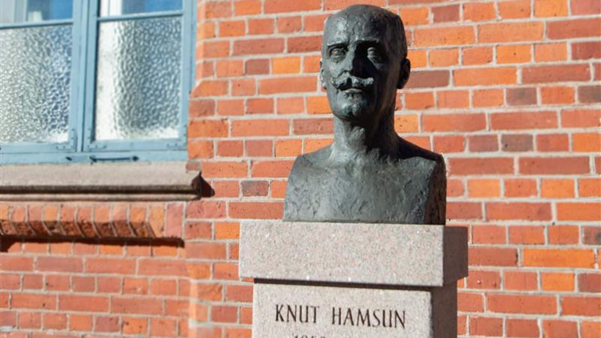 knut hamsun statue