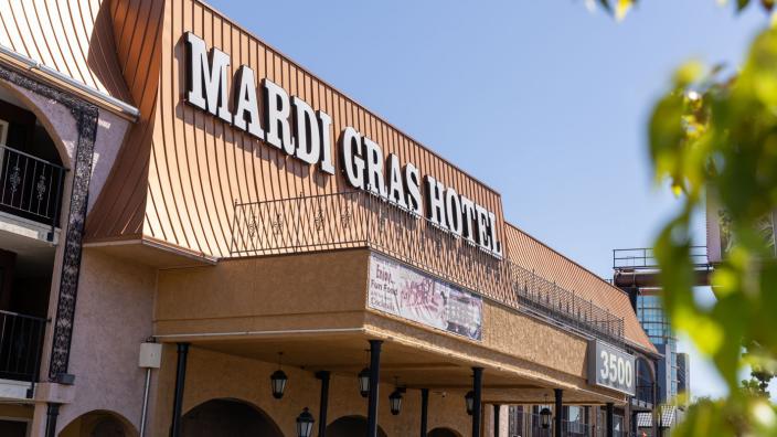 mardi gras public bar and hotel