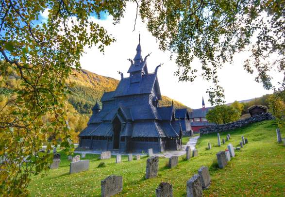Stave churches in Norway | Urnes, Lom, Heddal, Borgund, Kaupanger