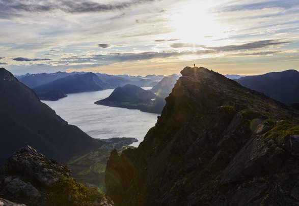 Wandelen naar de bergkam Romsdalseggen | Afstand, veiligheid ...