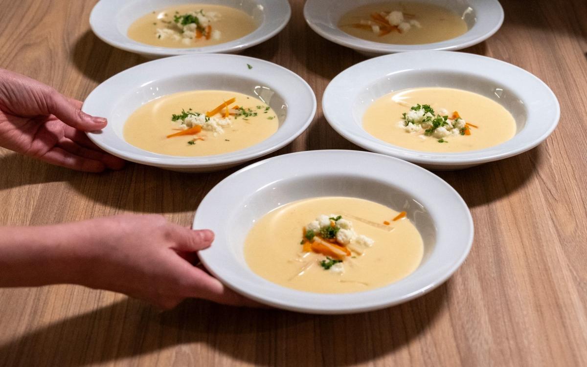 Kafèdager og servering på Tranøya | Food Traditions | Vangsvik | Norway