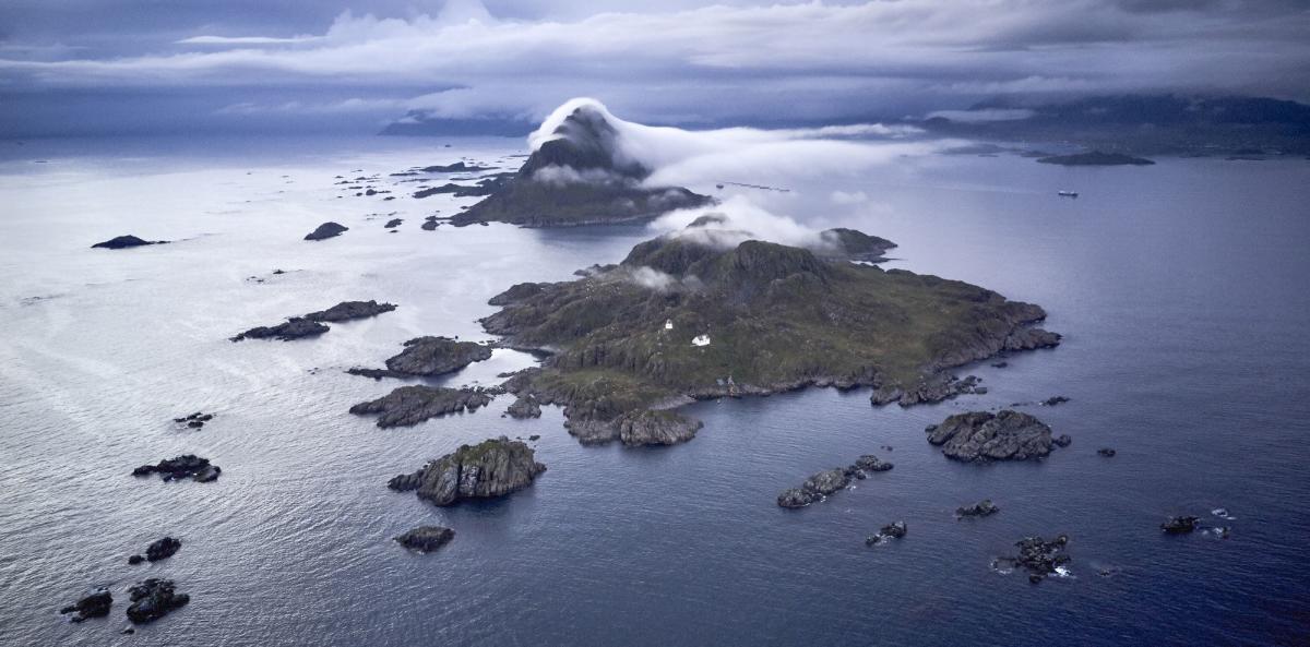 Alene på ei øy - Litløy Fyr | Hotels | Bø I Vesterålen | Norway
