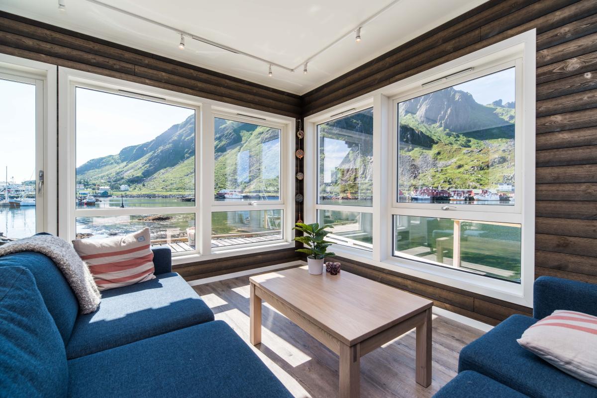 Overnatting rorbuer - Hemmingodden Lodge på Ballstad i Lofoten ...