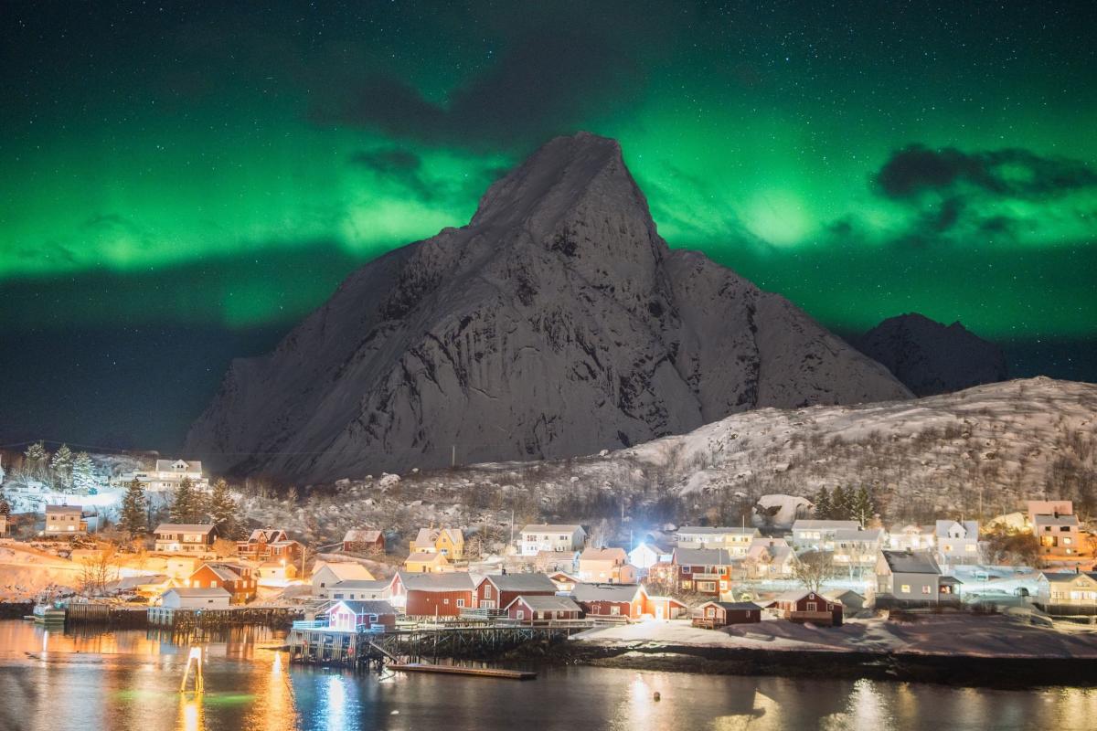 Northern Lights Photography tour - Reine Rorbuer | Northern Lights ...