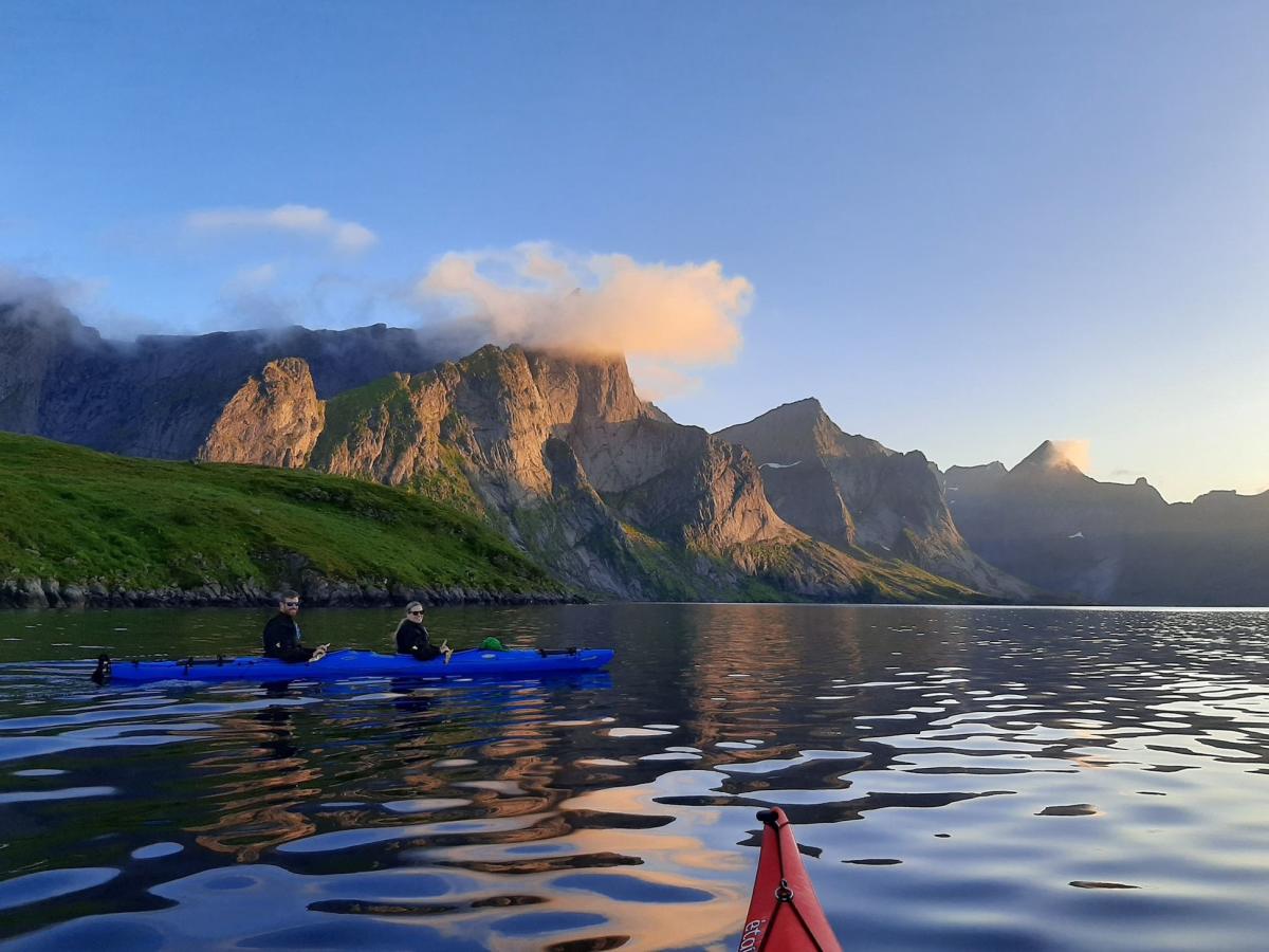 Midnight Sun Kayak Tour | Action & Adventure | Reine | Norway