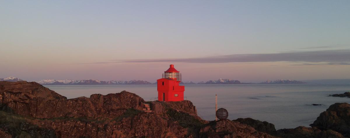 Alone on an island in the ocean - Littleisland Lighthouse | Apartments ...