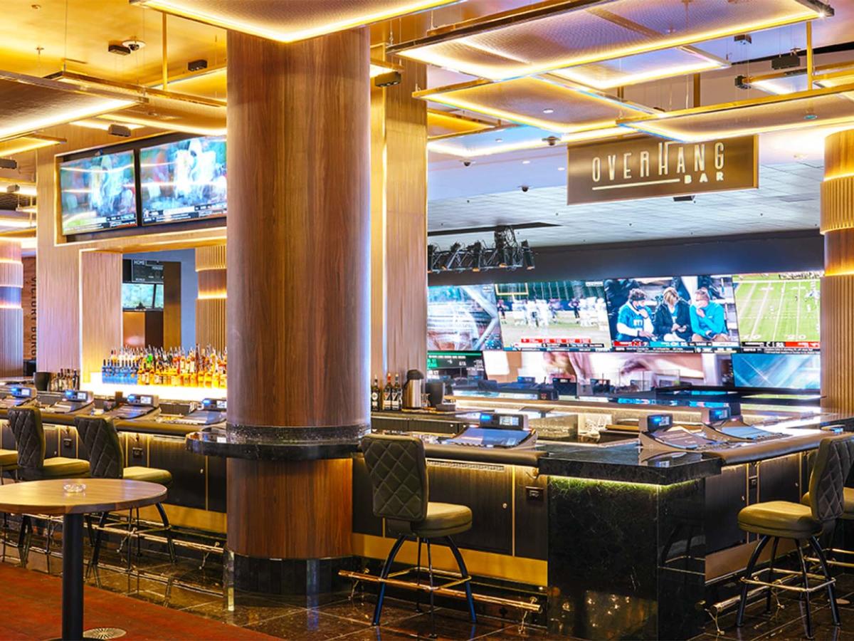 Overhang Bar | Las Vegas, NV