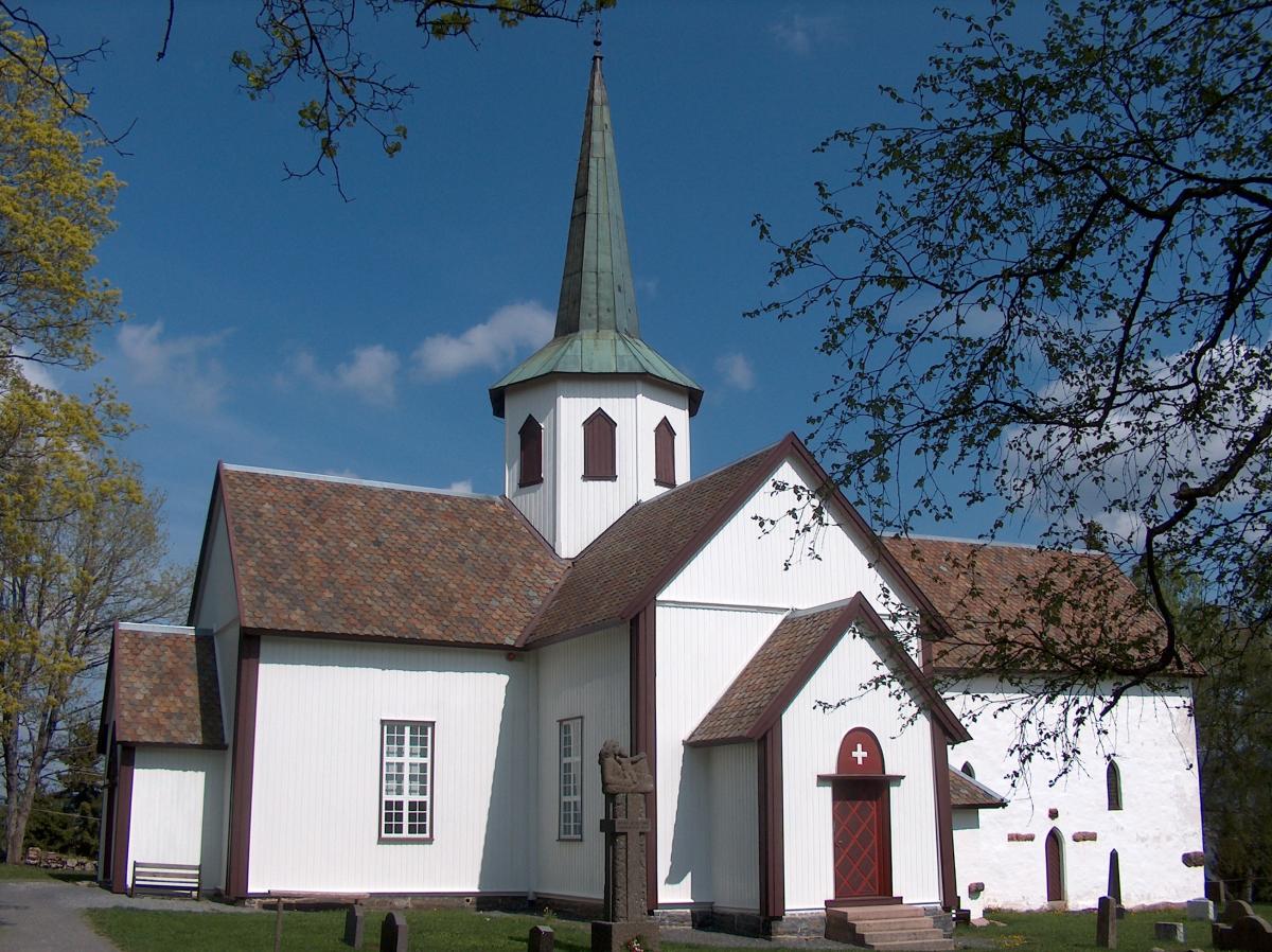 Lunner church | Buildings & Monuments | Lunner | Norway