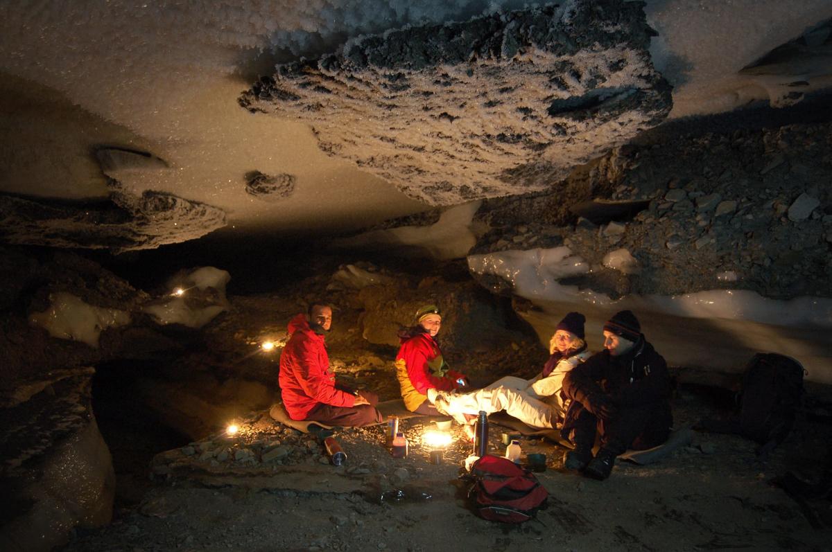 Isgrotte med overnatting - Svalbard Wildlife Expeditions | Grotting ...