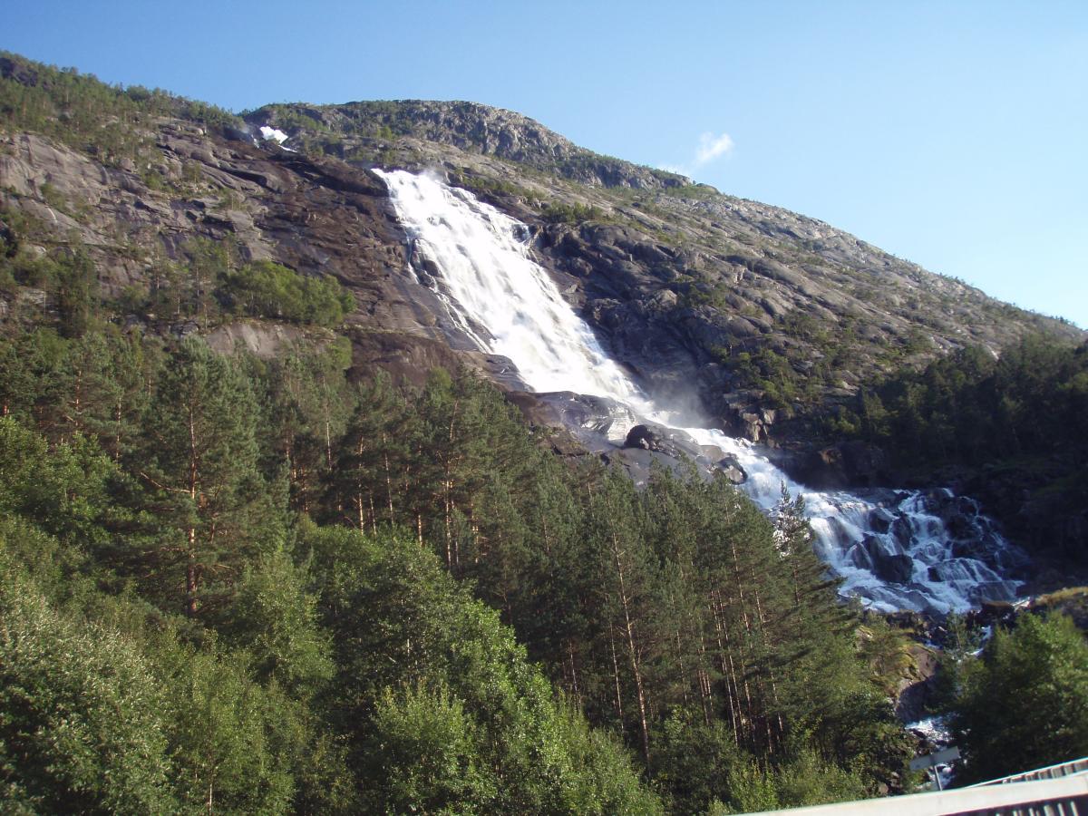 Hike to the top of Langfoss waterfall | Hiking | Markhus | Norway