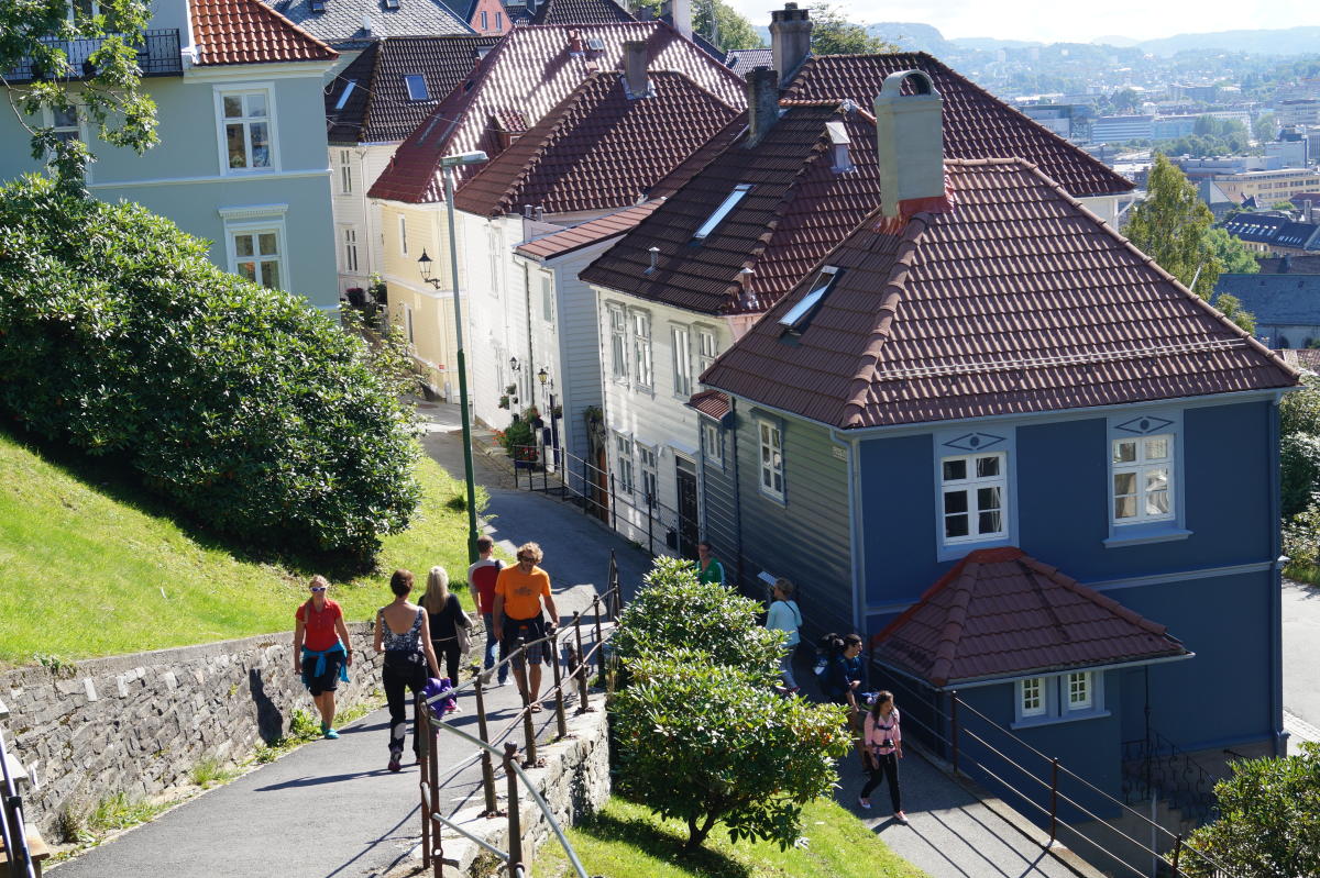 Spasertur ned fra Fløyen til Bergen sentrum | Hiking | Bergen | Norway