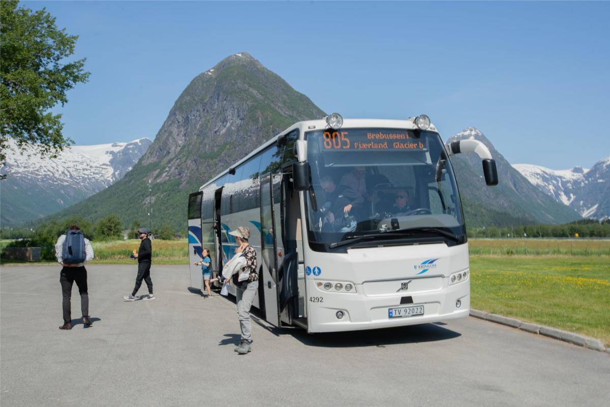 Glacierbus in Fjærland | Buses | Fjærland | Norway