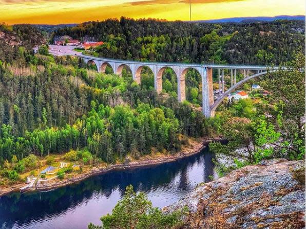 Experience Old Svinesund bridge to Hjelmkollen, Norway