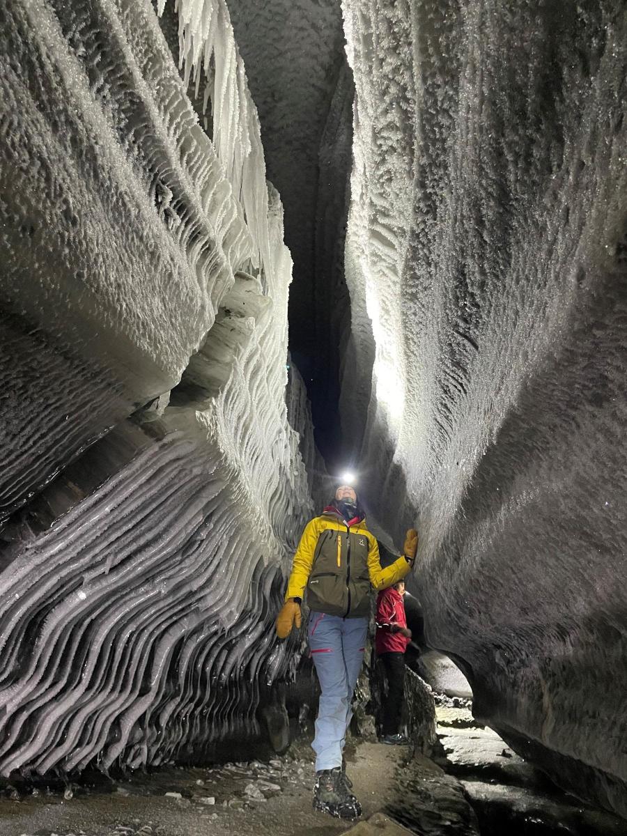 Isgrotte med overnatting - Svalbard Wildlife Expeditions | Grotting ...