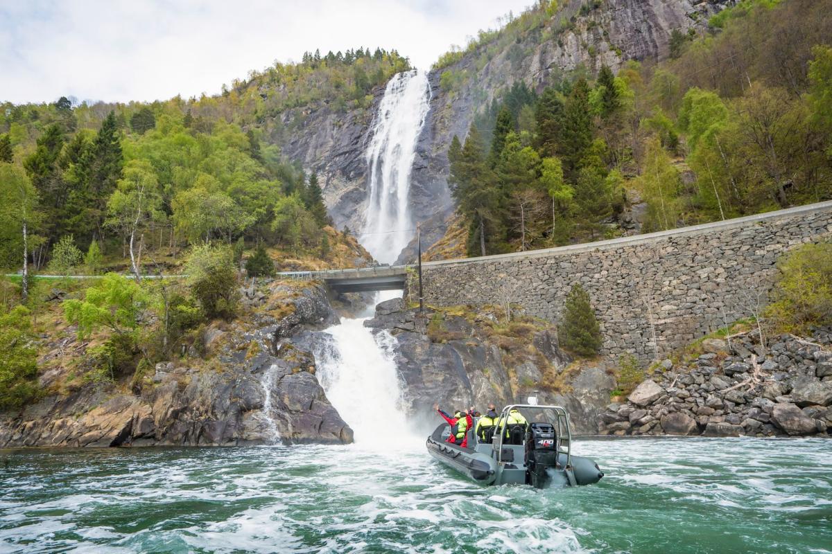 Kvinnafossen | Sightseeing | Leikanger | Norway