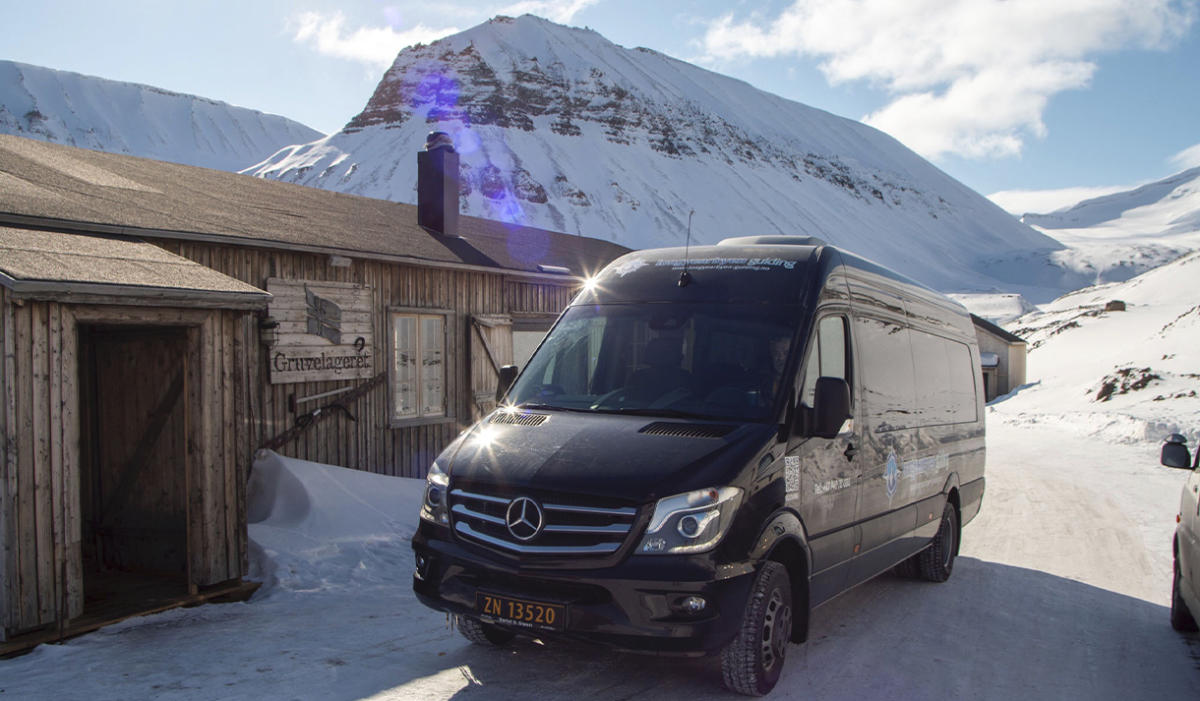 Guided morning tour around Longyearbyen and surroundings - Longyearbyen ...