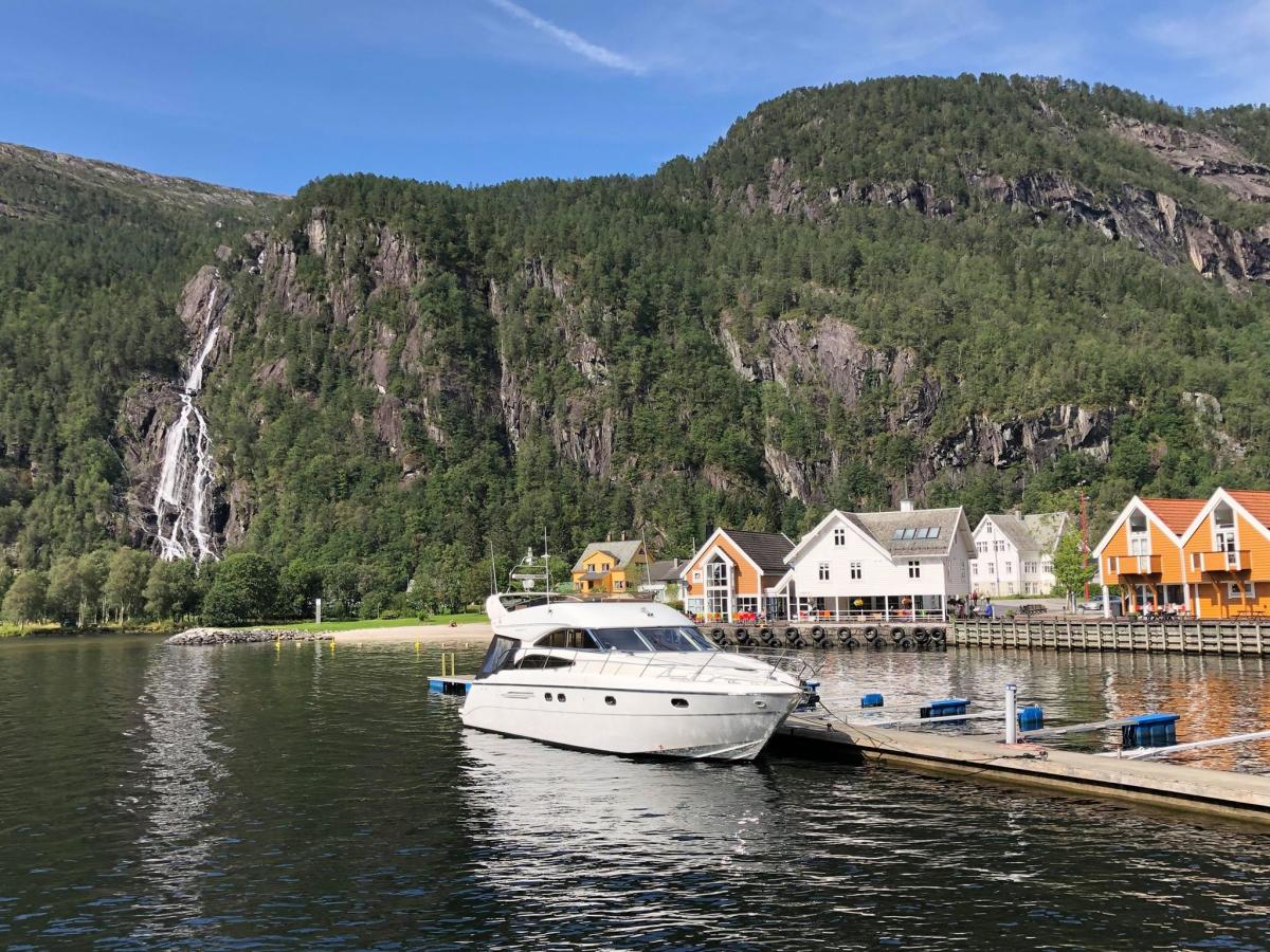 Privat båttur til Modalen - med fosser, fjell og fjorder og stopp i Mo ...