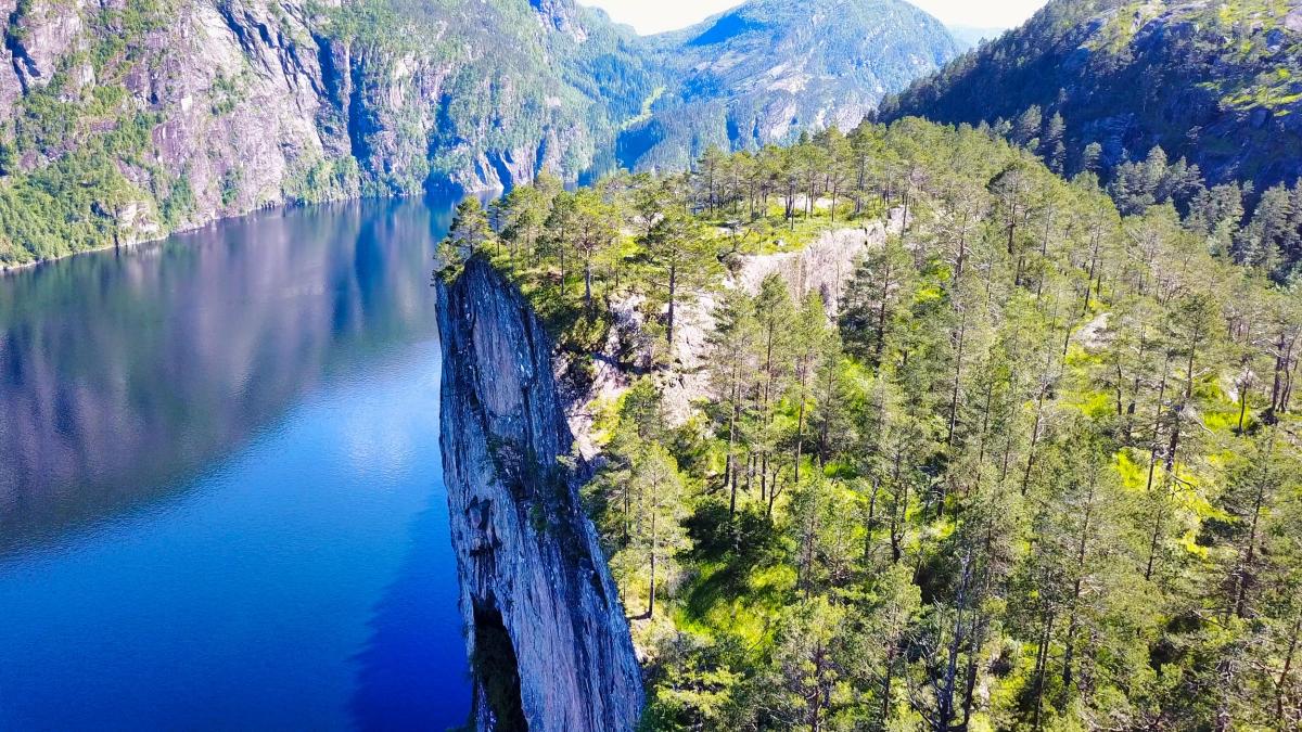 Mountain hike to "The Castle" in Modalen north of Bergen | Hiking ...
