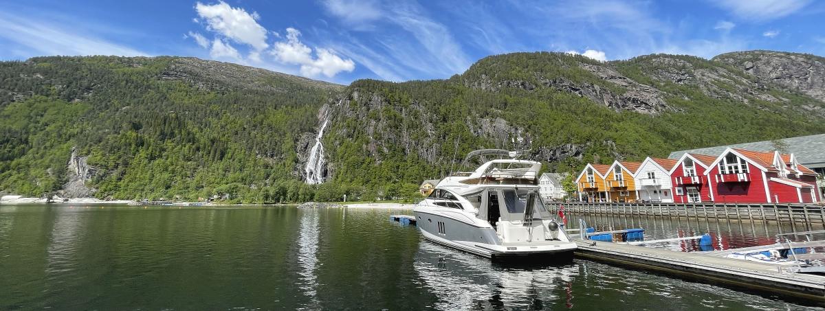 Private fjord cruise to Modalen with waterfalls and stop in Mo village