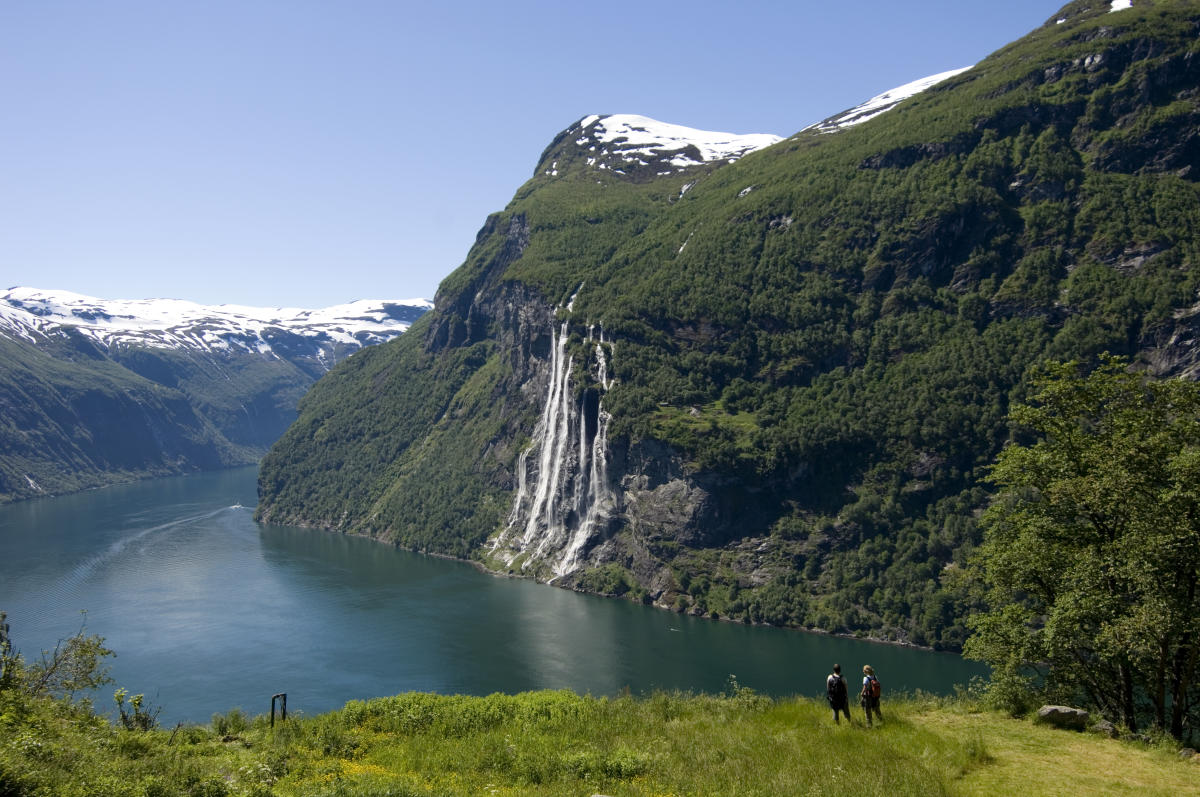 Skageflå hike with local guide | Hiking | Geiranger | Norway