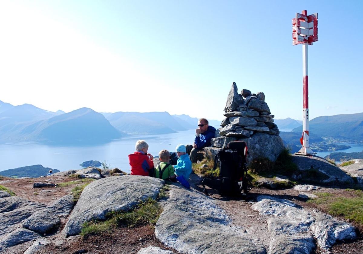 Hiking trip to Mount Høgkubben | Hiking | Ålesund | Norway