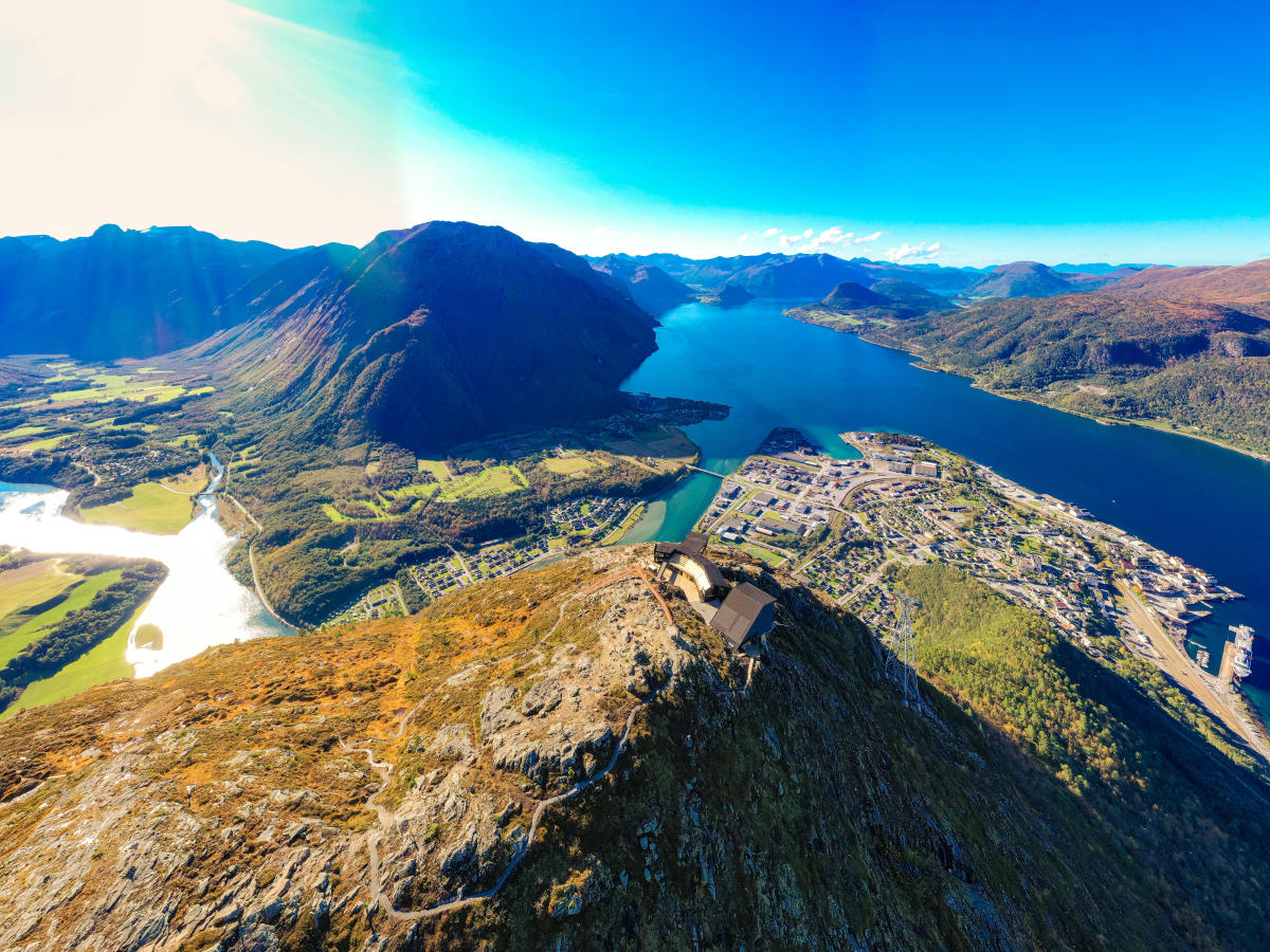 Hike Nesaksla (708 masl) | Hiking | Åndalsnes | Norway