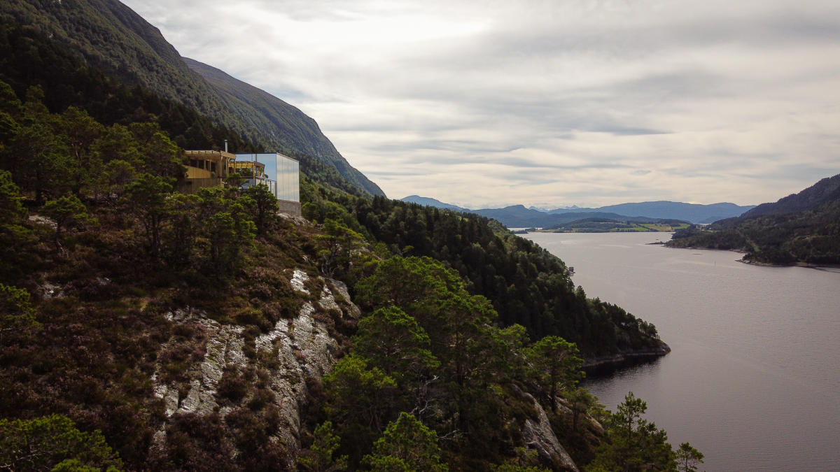 The Mirror at Grautaneset | Lighthouse | Tustna | Norway