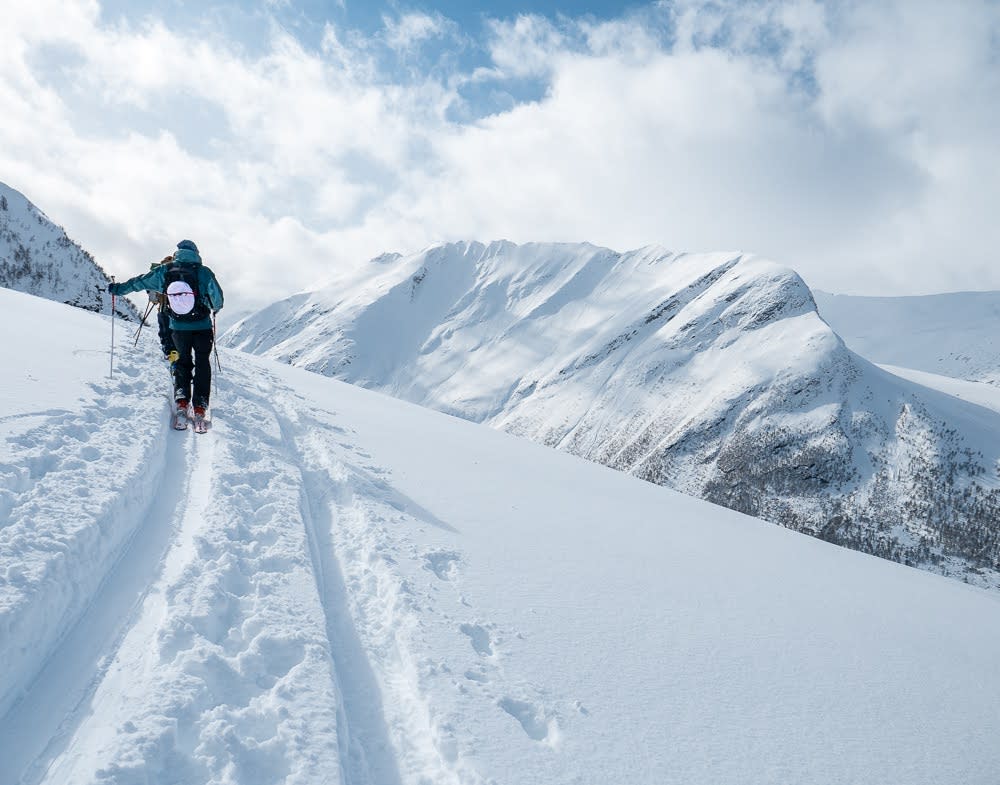 Guida topptur på ski i Sunnmørsalpane - Ræin Adventures | Skiing ...