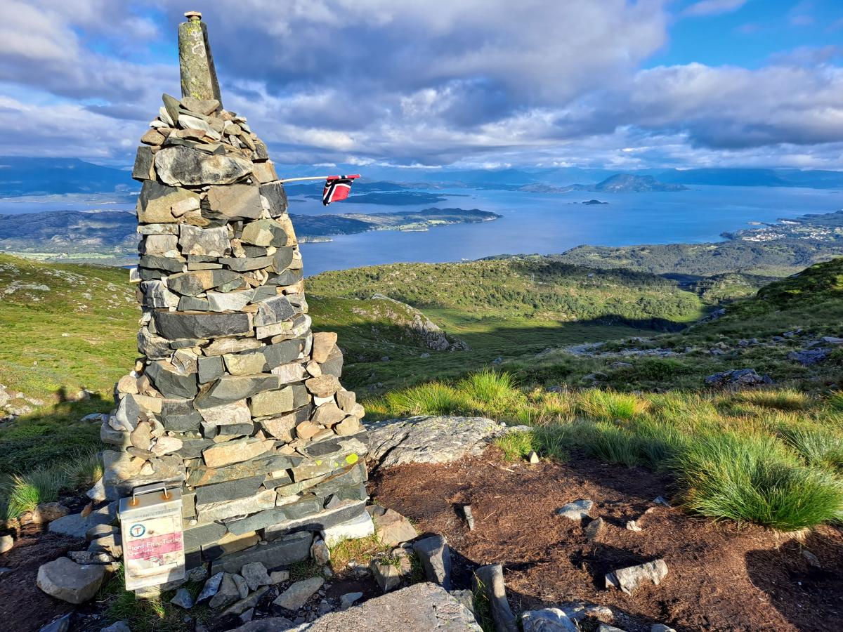Hike up to Kattnakken - sherpa stairs