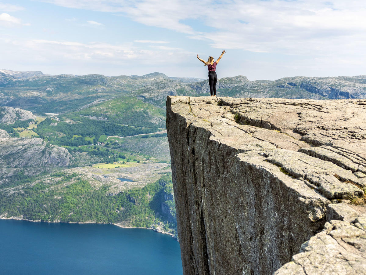 Bus to Preikestolen from Stavanger, Sandnes, Jørpeland or Oanes | Buses ...