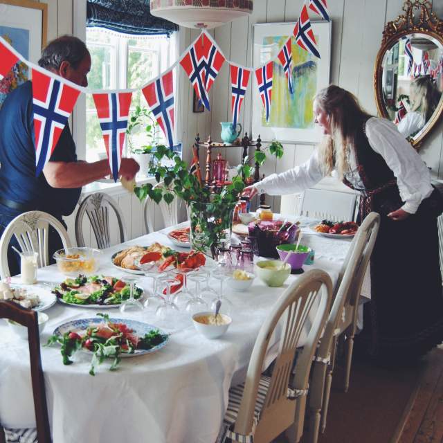 norwegian dinner time