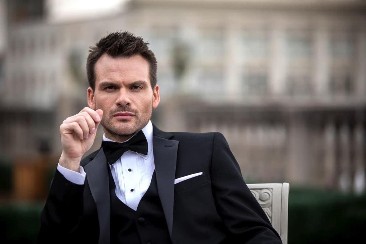 The Extraordinary Card Magic of Jason Ladanye | Las Vegas Shows & Events